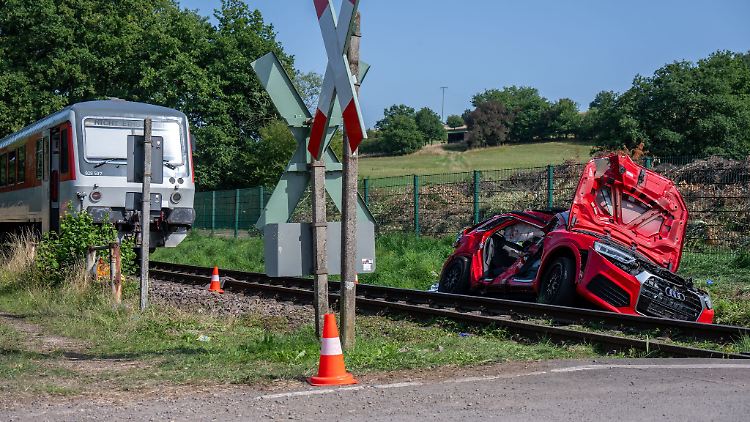 Rheinland-Pfalz & Saarland: 16-Jährige stirbt bei Zusammenstoß von Auto mit Regionalbahn - n-tv.de