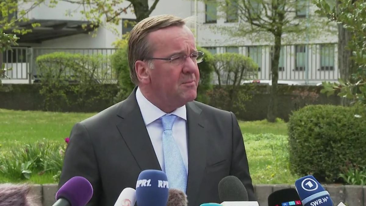 "Für gesamte Leo-2-Flotte": Pistorius: Richten Panzer-Hub an Ukraine ...