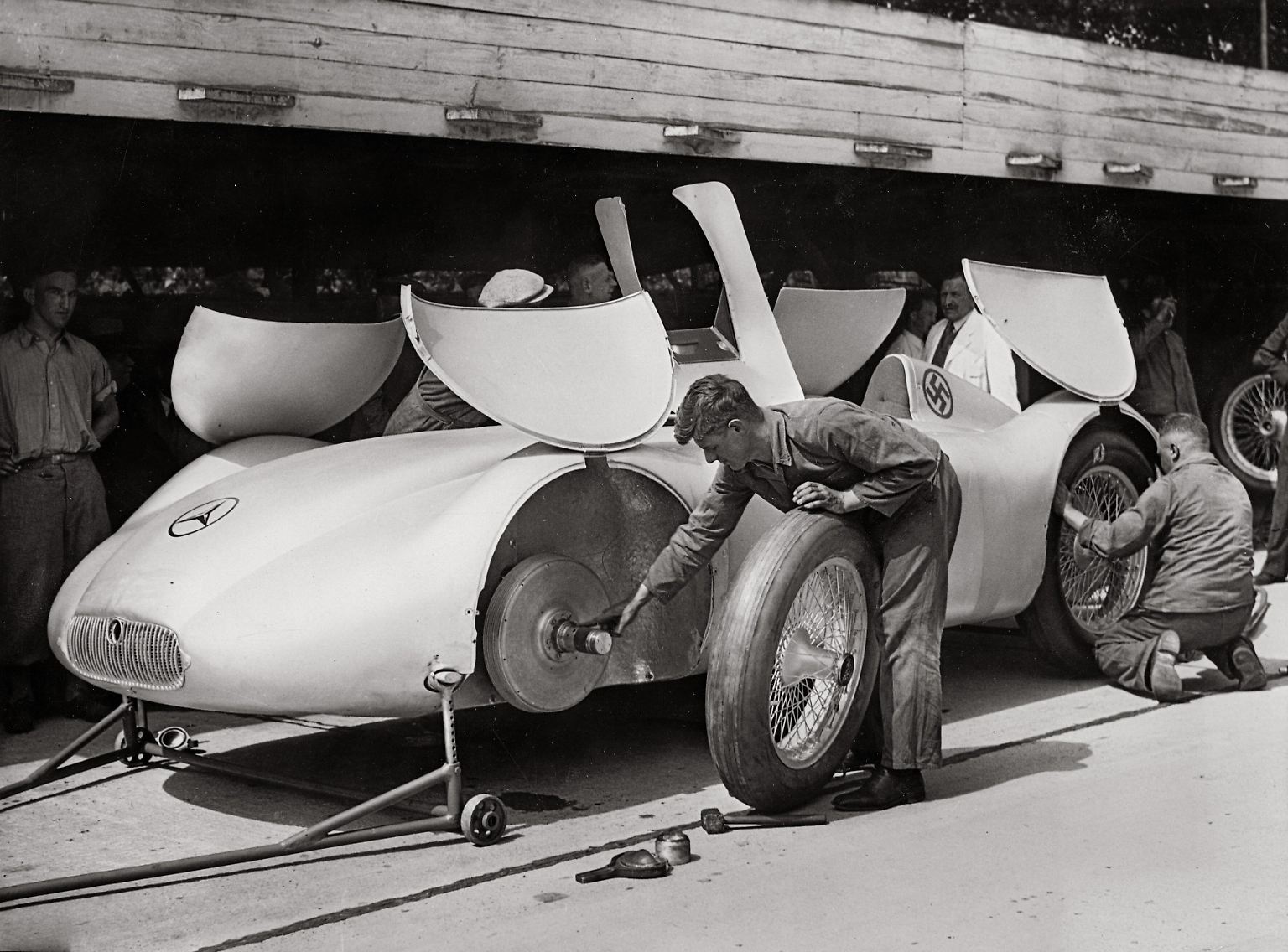 Eröffnet im September 1921: Legendäre AVUS in Berlin - die erste reine Autostraße der Welt - n-tv.de