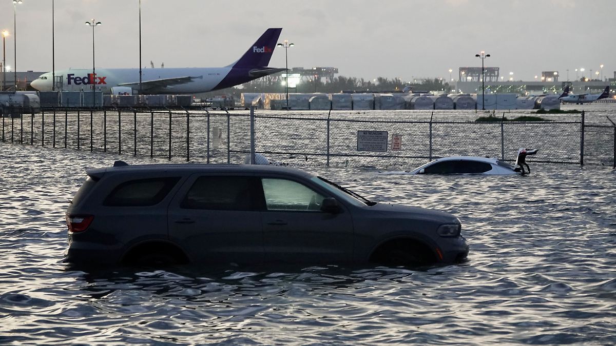 Sogar Flughafen unter Wasser: Tagelanger Starkregen flutet Südosten ...