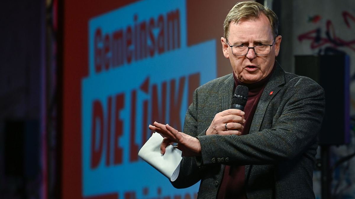 Thüringen: Ramelow pflanzt Baum für Gedenkprojekt "1000 Buchen" - ntv.de