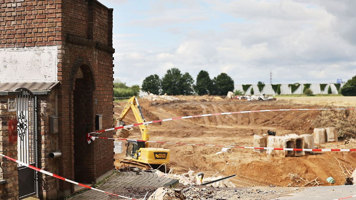 Nordrhein-Westfalen: Hochwasserschutz in Erftstadt-Blessem war ...