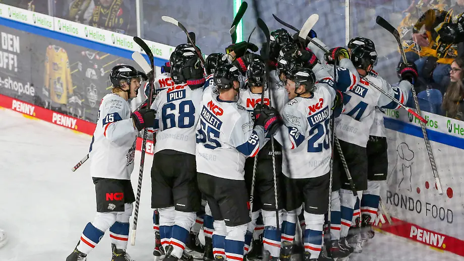Pinguine scheitern an Ice Tigers: Reimer schießt Krefeld ab und sich ...