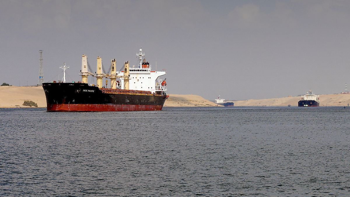 Der Börsen-Tag: Suez-Kanal-Einnahmen eingebrochen - ntv.de