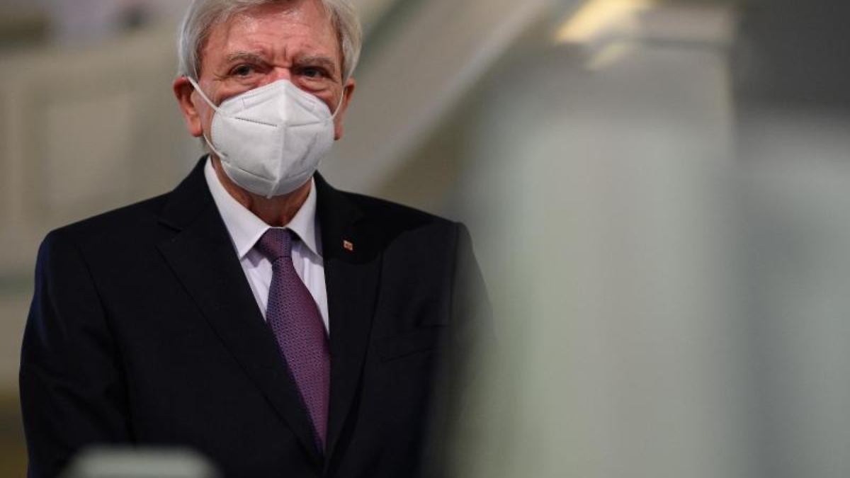 Hessen: Bouffier informiert über Corona-Regeln für Hessen - ntv.de