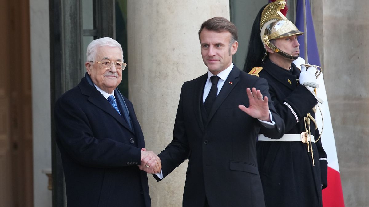 Ausarbeitung einer neuen Verfassung: Macron und Abbas planen Komitee ...