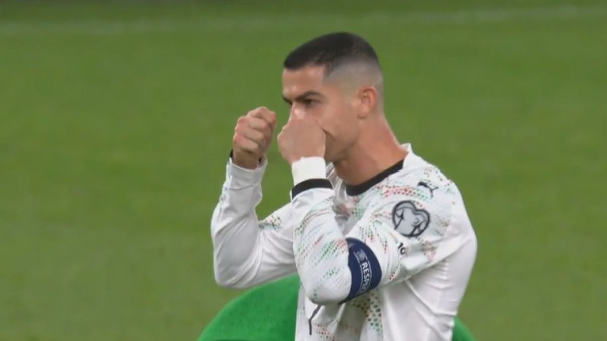 Historische Szene im Video: Ronaldo fliegt vom Platz - und provoziert ...