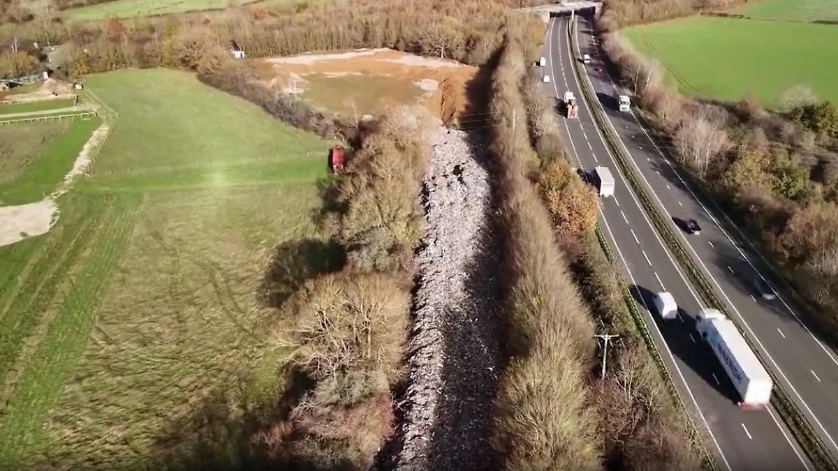 Der Tag: "Müll-Mafia" lädt unbemerkt Abfallberg neben Autobahn ab - ntv.de