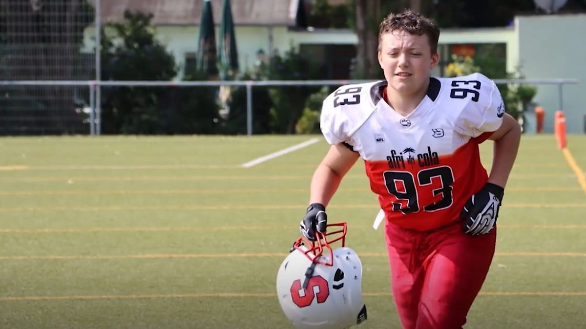 Chemo und Stammzellspende: Football-Talent kämpft sich nach Blutkrebs ...