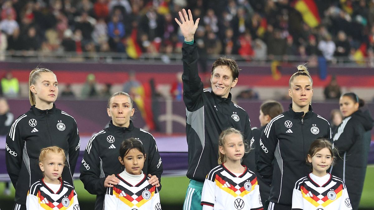 Große Entscheidung nach Finale: DFB-Titanin Berger macht sich selbst ...