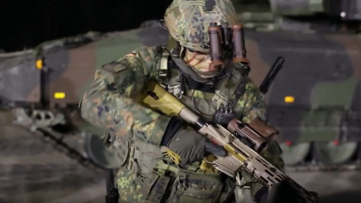 Erste Soldaten üben mit Waffe: Das neue Bundeswehr-Sturmgewehr G95 - so ...
