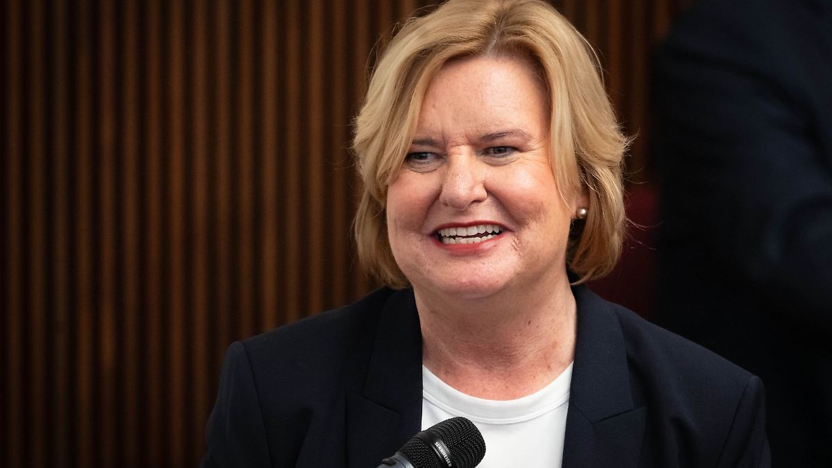 Niedersachsen & Bremen: Eva Högl ist erste Bremer Innensenatorin - ntv.de