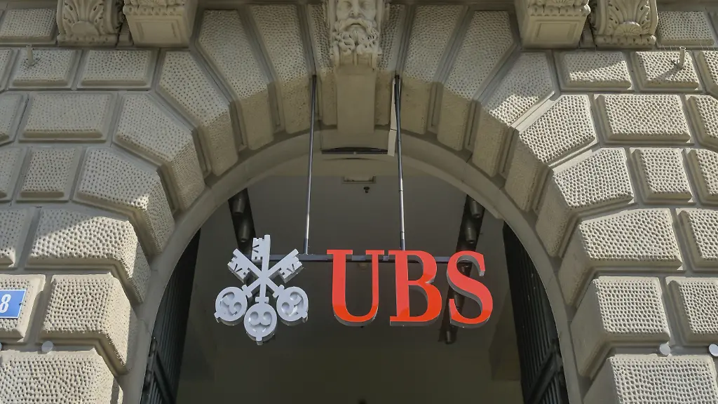 37 Personen betroffen: Schweiz sperrt Konten des Maduro-Clans - ntv.de