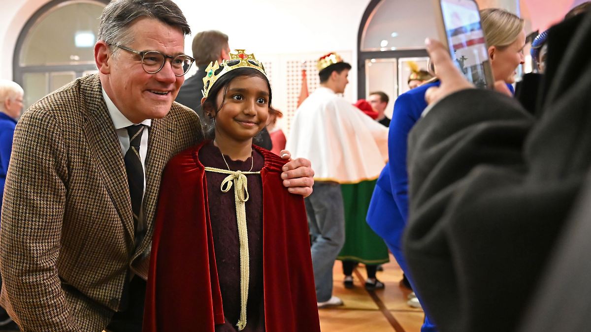 Hessen: Sternsinger besuchen Landesvater - Aktion gegen Kinderarbeit ...