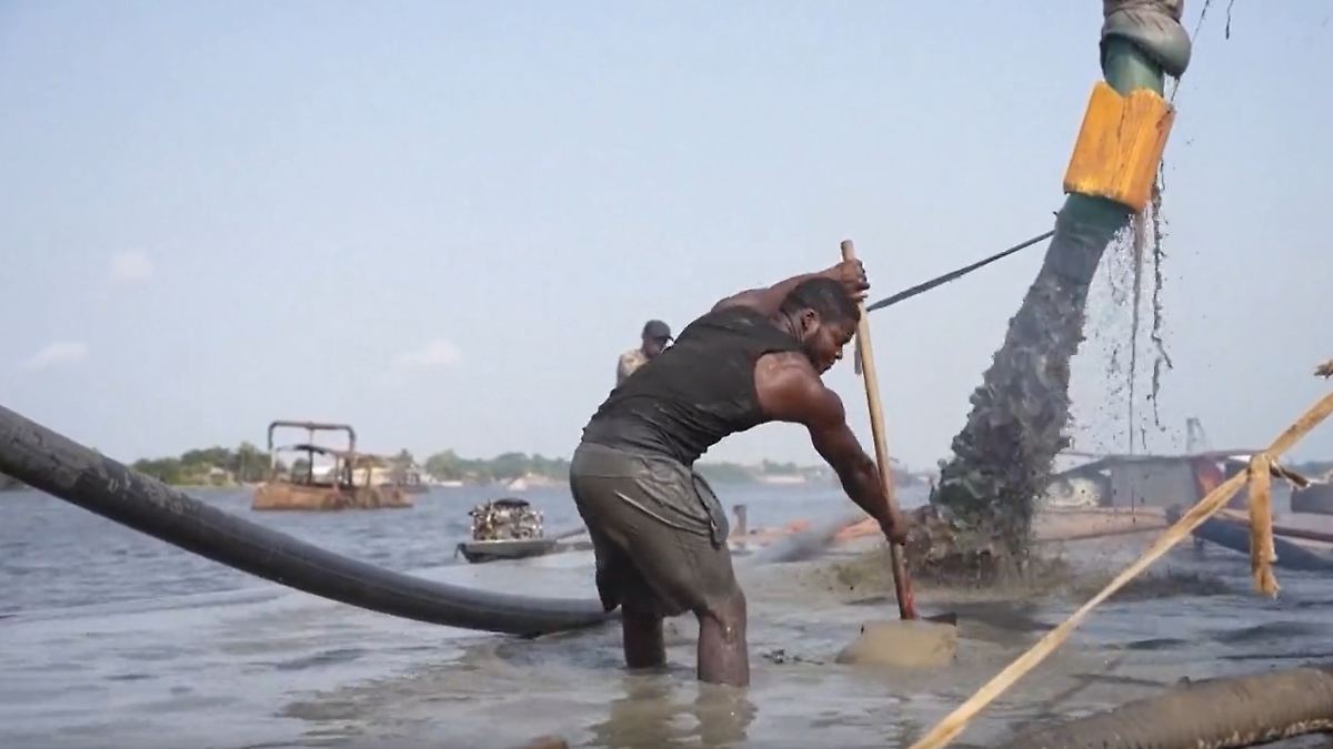 Gefahr für Natur und Mensch: Lagos' Wachstums-Boom befeuert illegalen ...