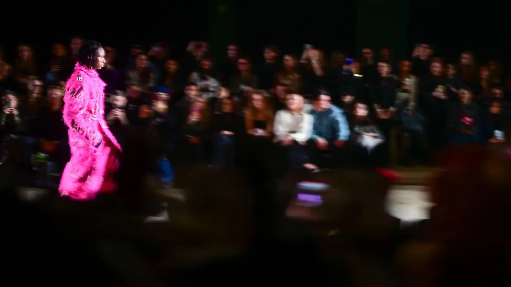 Berlin & Brandenburg: Auftakt der Fashion Week - Promis trotzen ...