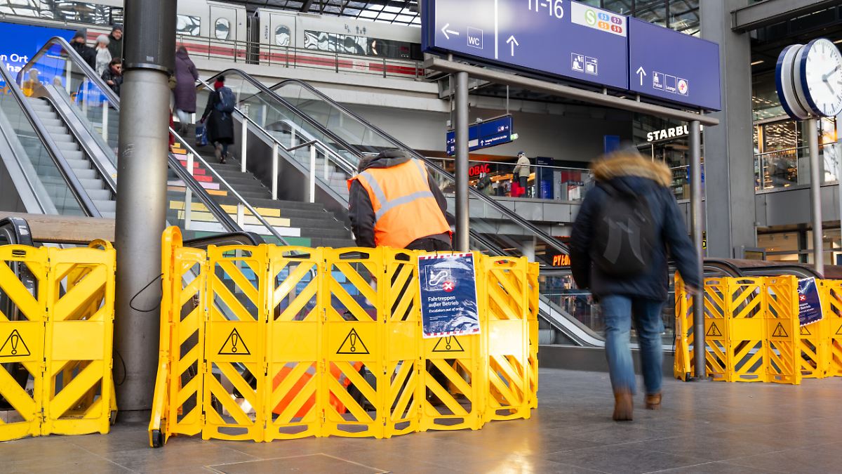 Der Tag: Rolltreppenchaos in Bahnhöfen weitet sich aus - 130 Anlagen ...