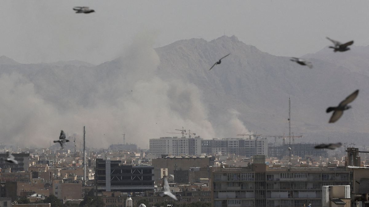 Luftangriffe auf den Iran: CIA-Analyse: Hardliner der Revolutionsgarden ...