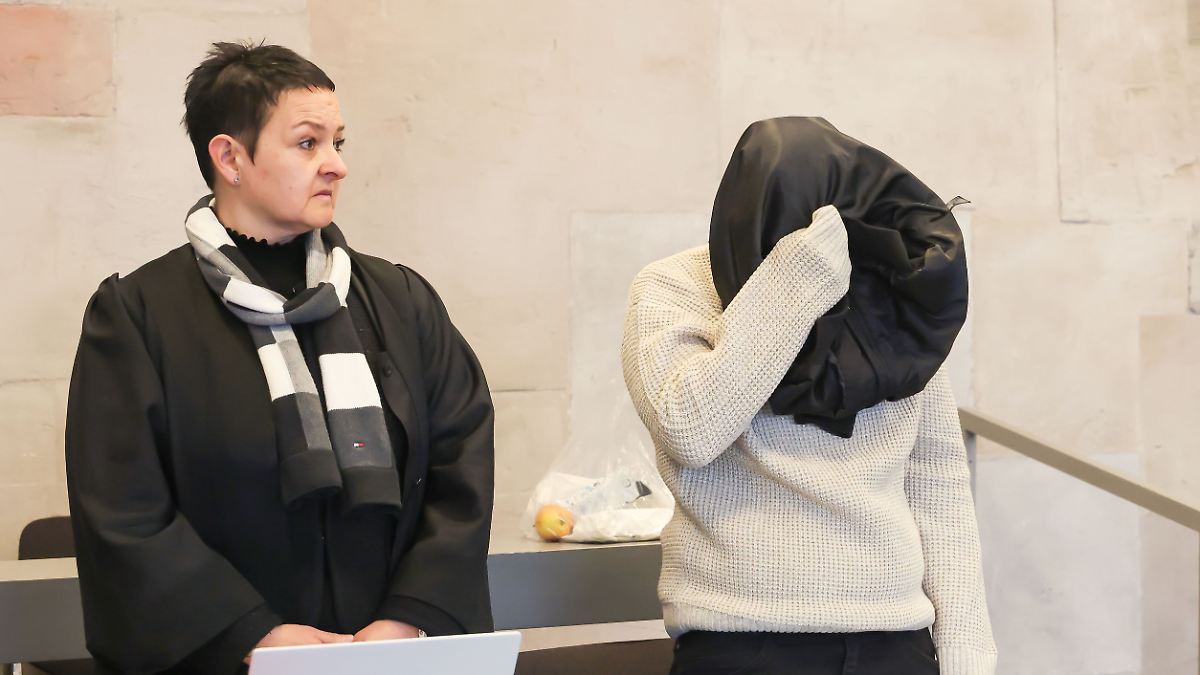 Angriff an Haltestelle: 19-Jährige für Messerattacke zu neun Jahren ...