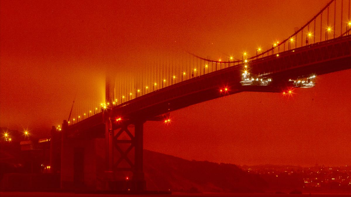 Verheerende Brände in Kalifornien: Feuer hüllen San Francisco in dichte ...