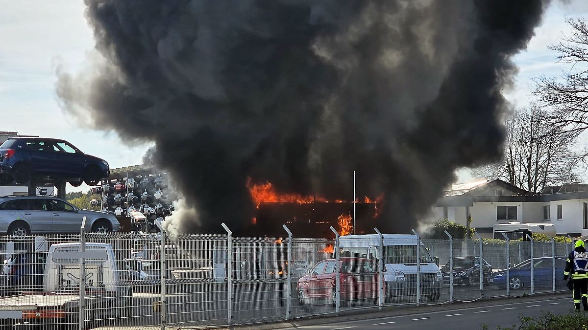 Nordrhein-Westfalen: Zwei Brände mit starker Rauchentwicklung - ntv.de