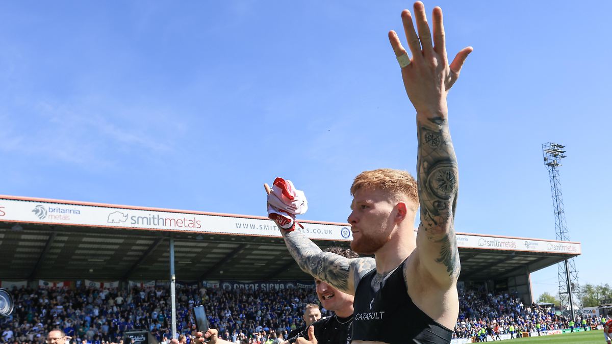 Fußballhölle in Englands Norden: Grausame Nachspielzeit: Aufstieg ...