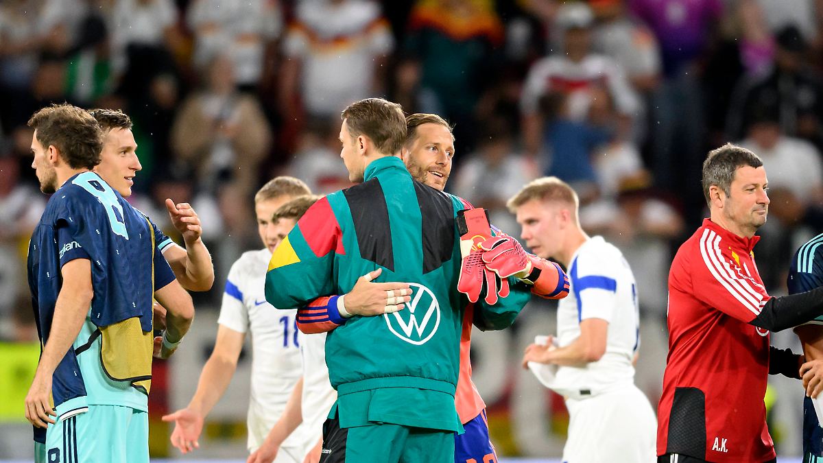 Ein fast perfektes Testspiel: Manuel Neuer erschrickt, aber sonst ist ...