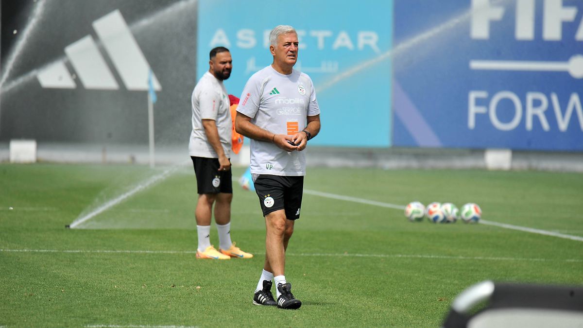 Transfer-Ticker: WM-Team verlängert mit Nationaltrainer - ntv.de