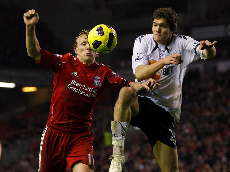 Beifahrerin stirbt bei Unfall: Polizei verhaftet Fußball-Profi - n-tv.de