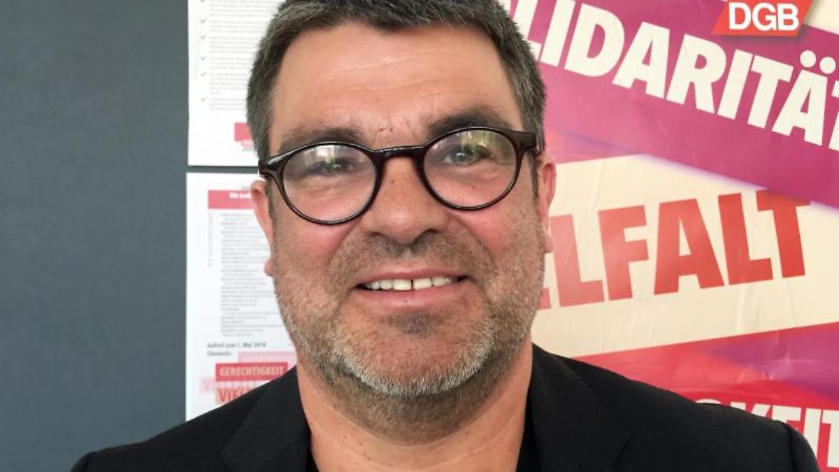 Sachsen: DGB und "Aufstehen gegen Rassismus": Mai-Demo in Chemnitz - ntv.de