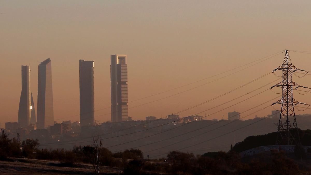Dicke Luft in Spanien: Madrid und Barcelona versinken im Smog - ntv.de