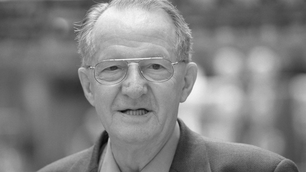 Chef und Herausgeber des "Kicker": Karl-Heinz Heimann ist tot - ntv.de