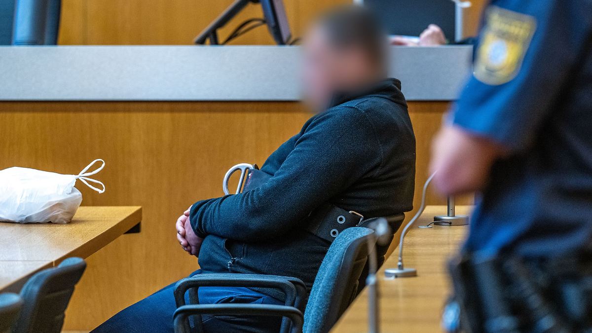 Bayern: Mann mit 150 Messerstichen getötet - 50-Jähriger vor Gericht ...