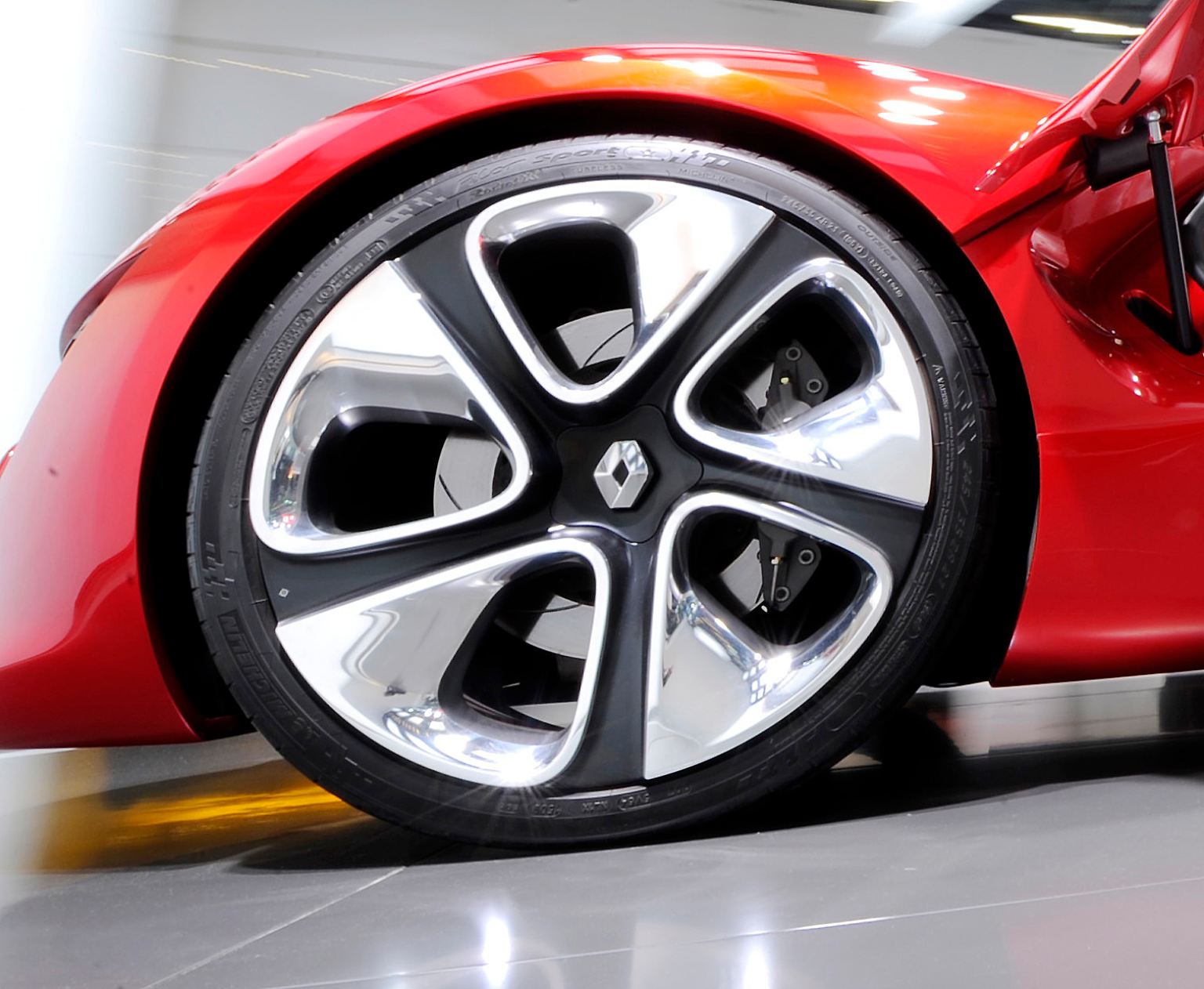 Von der Sichel bis zum Kanaldeckel: Genfer Felgen-Fantasien - n-tv.de