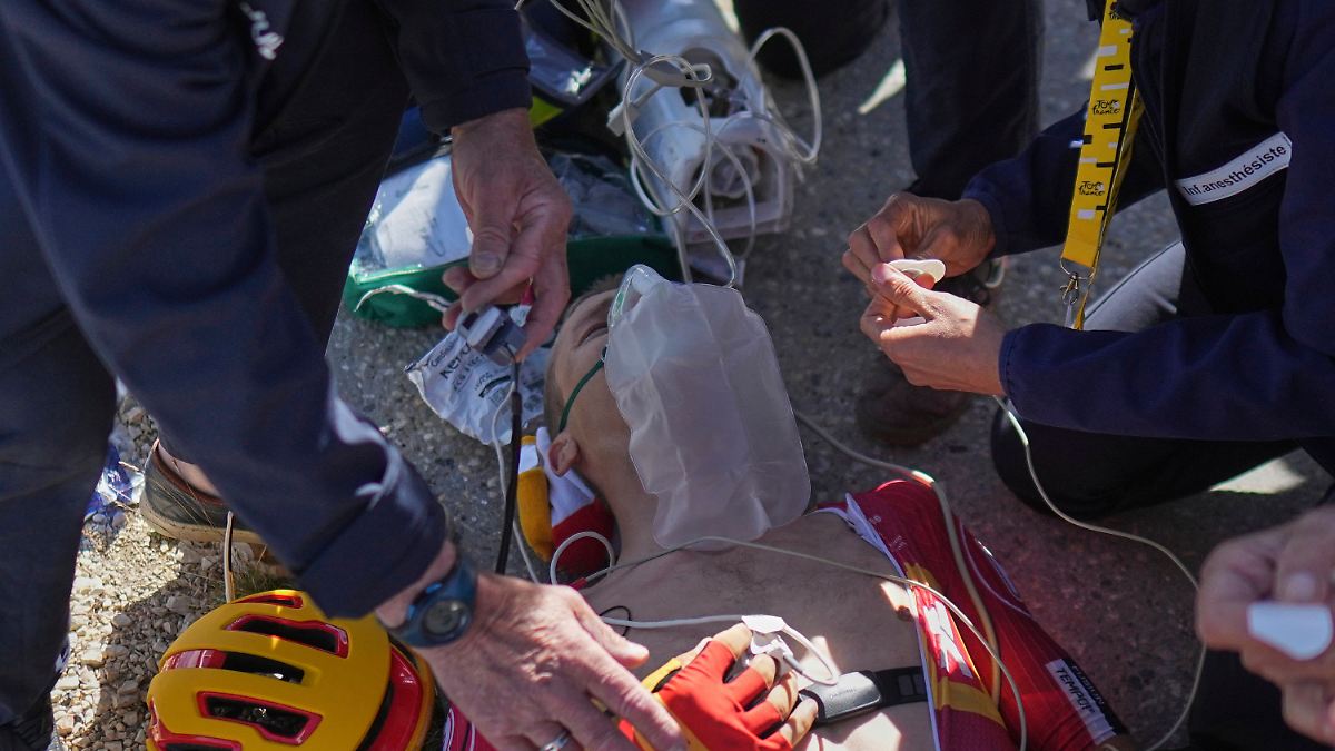 Bange Momente um Johannessen: Tour-Star bricht nach schwerer Bergetappe zusammen - ntv.de