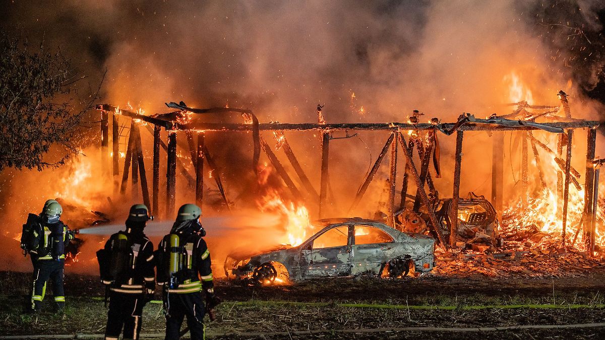Bayern: Scheune brennt ab - sechsstelliger Schaden - ntv.de