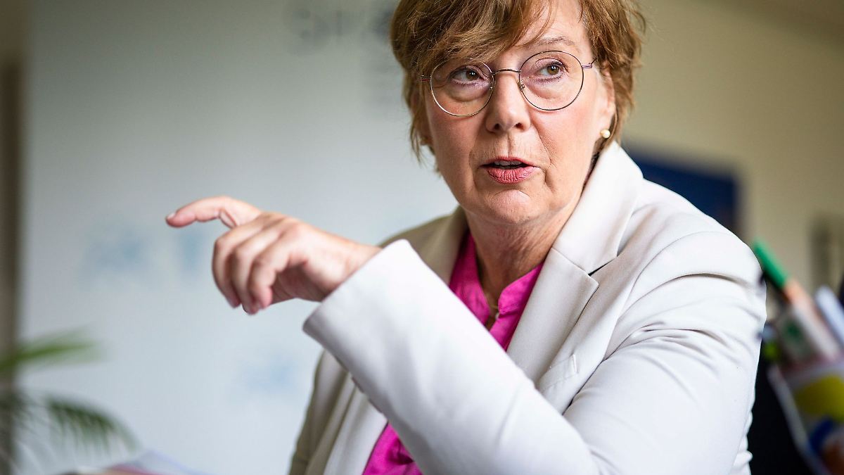 Hamburg & Schleswig-Holstein: Innenministerin hofft auf Windfrieden im ...