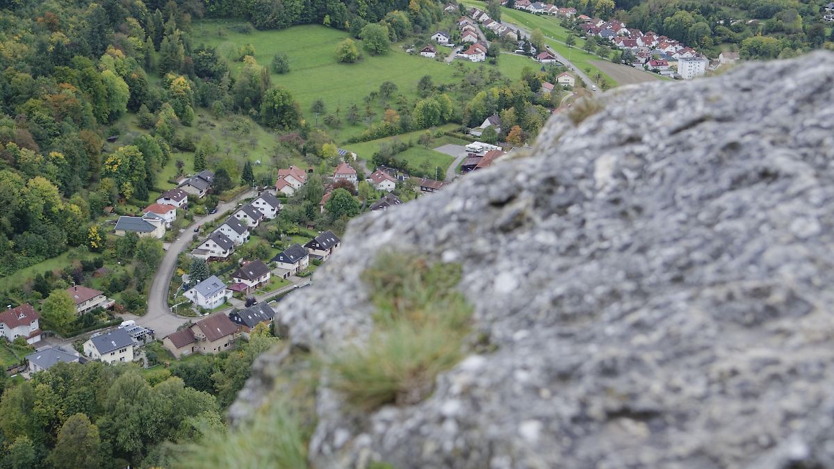 Der Tag: Junger Mann stürzt im Ostalbkreis von Felsen zehn Meter in die ...