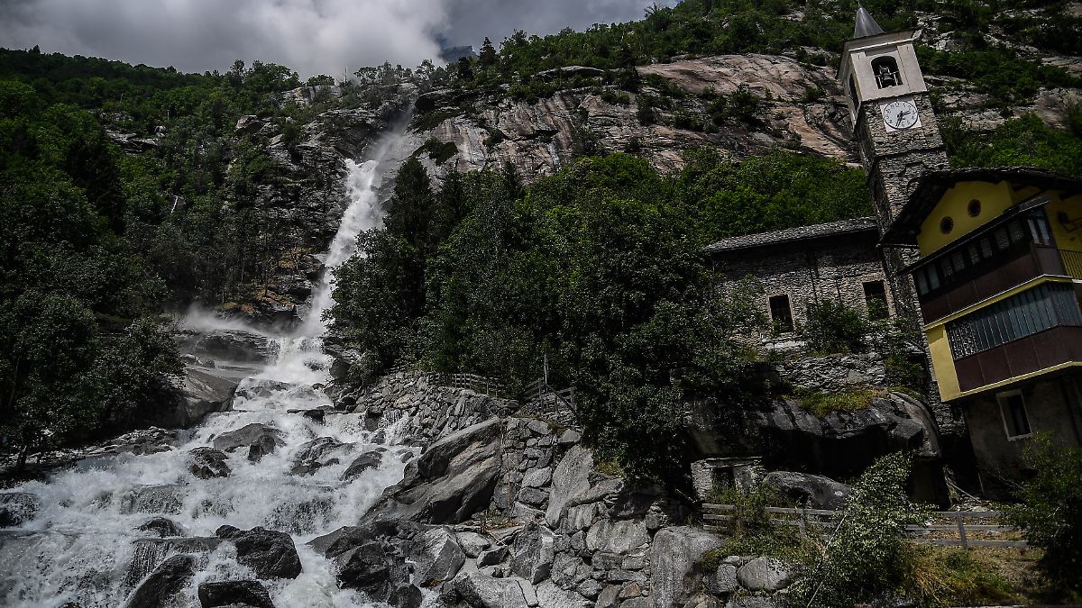 Auf Felsen ausgerutscht: Deutscher stirbt nach Sturz in Wasserfall - ntv.de
