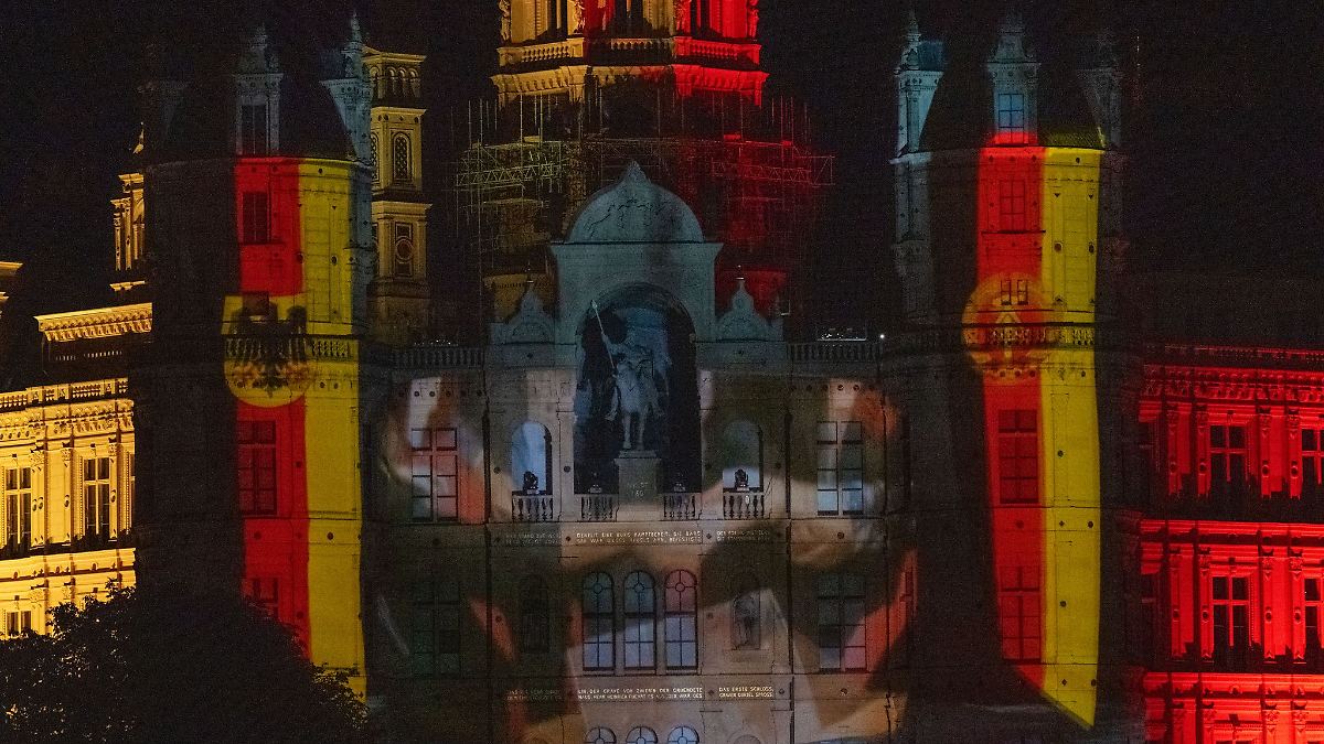 Mecklenburg-Vorpommern: Festakt im Theaterzelt zu 35 Jahren Deutsche ...