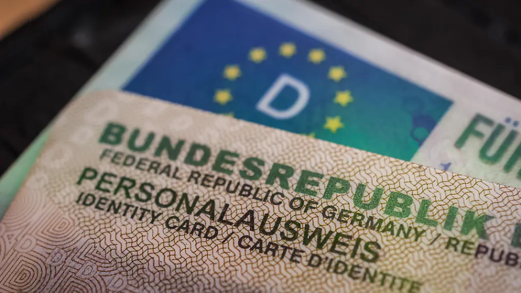 Digitalisierung: Wildberger: Personalausweis auf dem Smartphone ab 2 ...