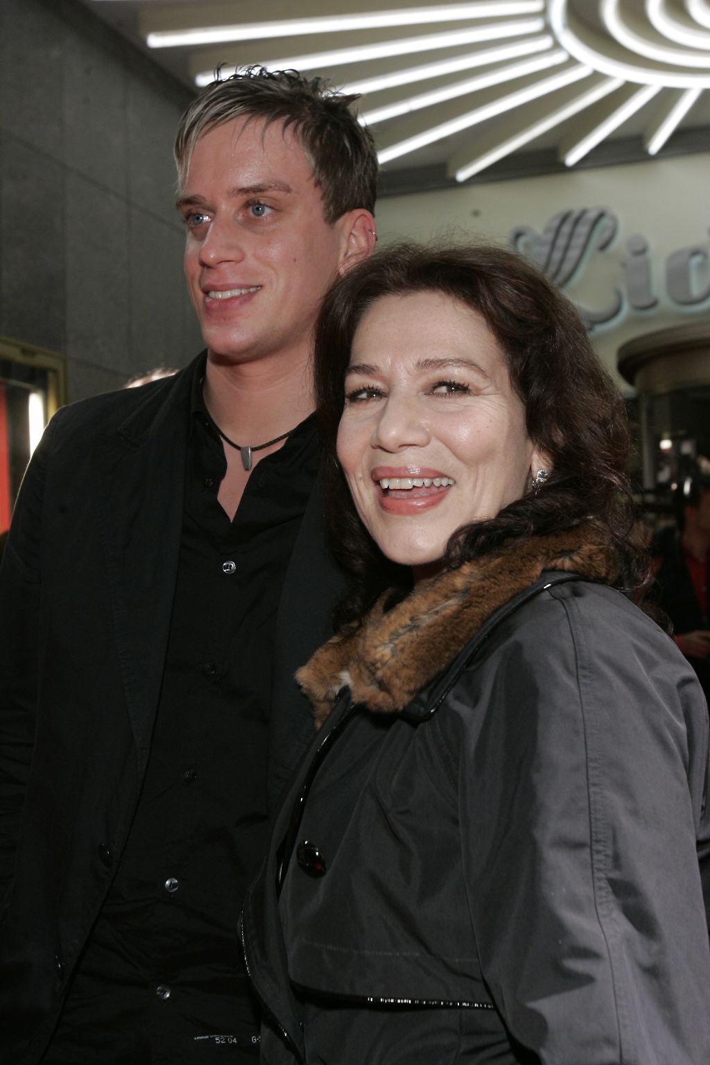 Grande Dame des deutschen Films: Hannelore Elsner - die Unberührbare ...