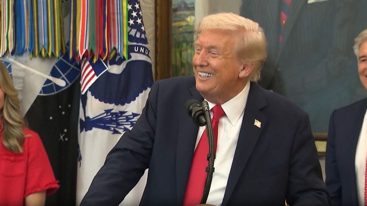 Budapest-Treffen und Tomahawk: Trump lacht: "Die Idee gefiel Putin gar ...
