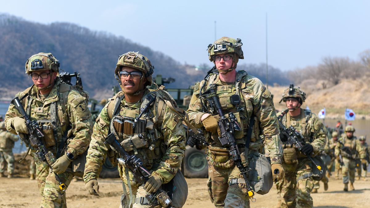 Für Gehälter von Soldaten: Trump: "Ein Freund" spendet US-Regierung 130 ...