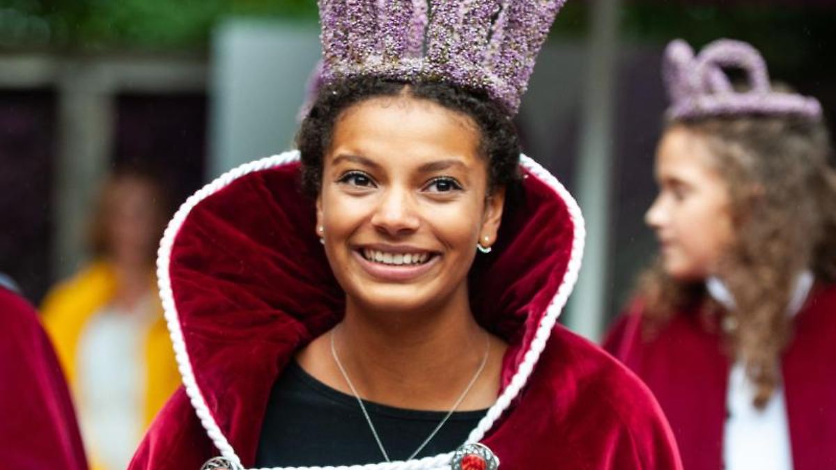 Niedersachsen & Bremen: 19-jährige Erzieherin ist neue Heidekönigin - n ...