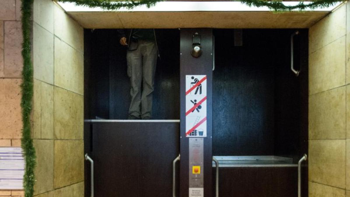 Baden-Württemberg: Paternoster im Stuttgarter Rathaus nach Unfall außer ...