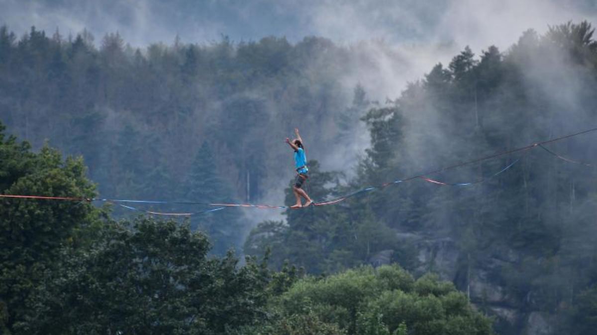 Niedersachsen & Bremen: Slackliner balancieren am Piesberg in Osnabrück ...
