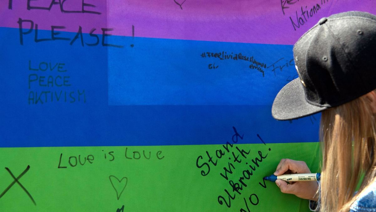 Berlin & Brandenburg: Vor dem Reichstag: Proteste für Frieden und ...