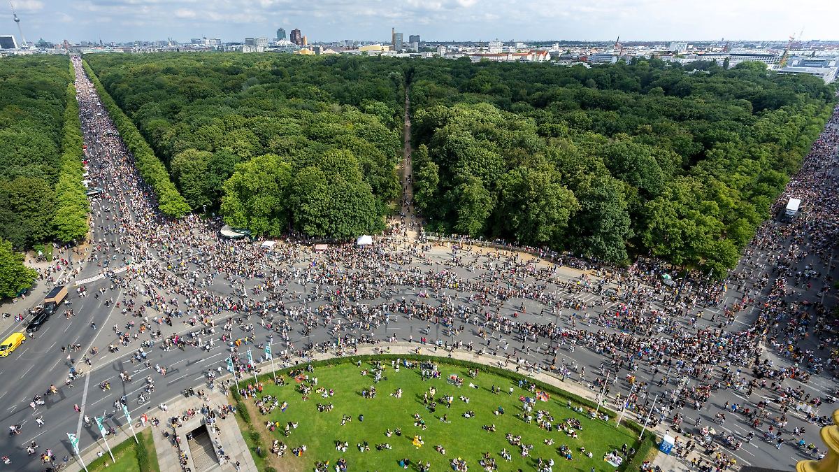 Berlin & Brandenburg: Christopher Street Day: Um die 150.000 Menschen ...
