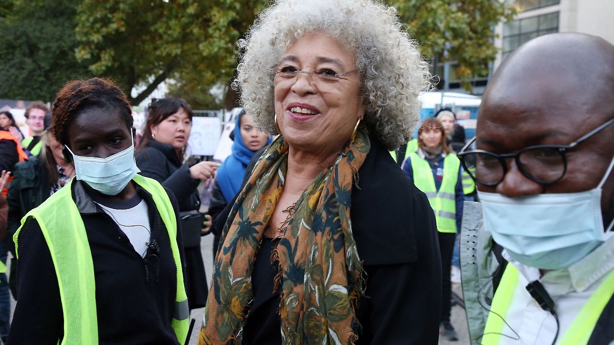 Berlin & Brandenburg: Angela Davis würdigt Frauen bei Protestbewegungen ...
